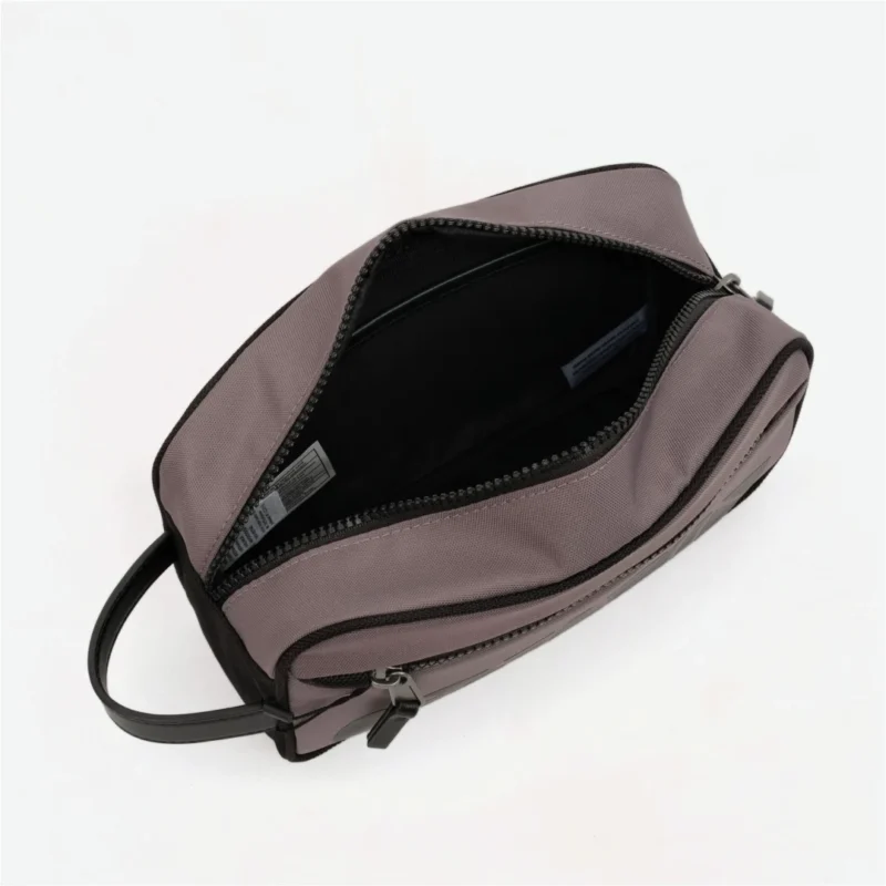 CALVIN KLEIN MEN ESSENTIAL NYLON DOPP KIT - WOWSOUQ
